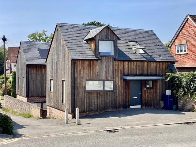3 bedroom link detached house for sale