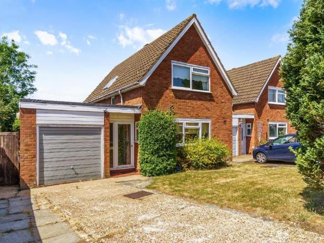 3 bedroom link detached house for sale