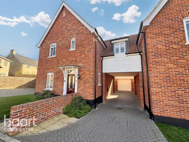 3 bedroom link detached house for sale