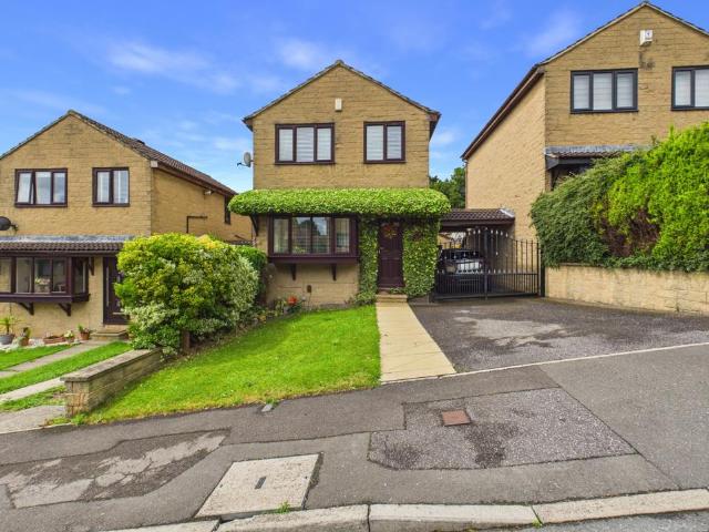 3 bedroom link detached house for sale