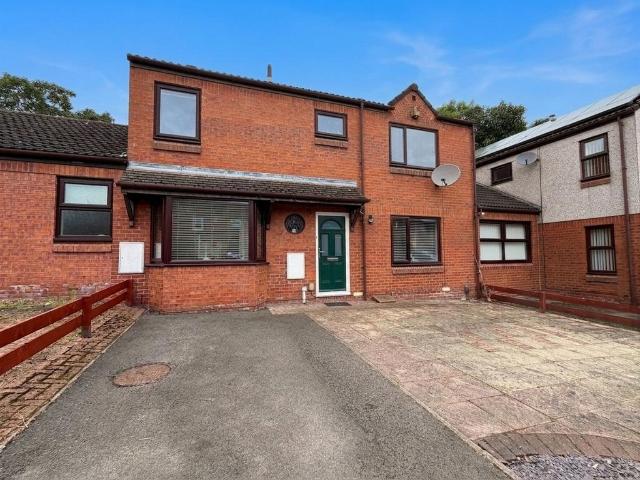 3 bedroom link detached house for sale
