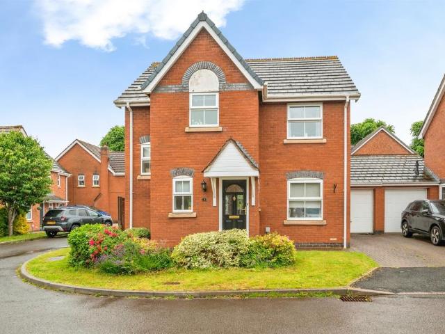 3 bedroom link detached house for sale