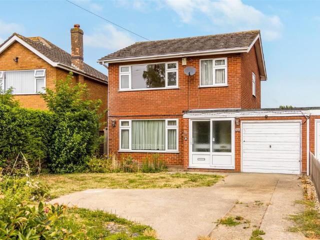 3 bedroom link detached house for sale
