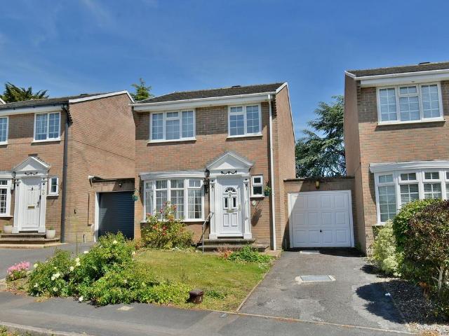3 bedroom link detached house for sale