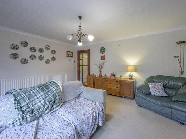 3 bedroom link detached house for sale