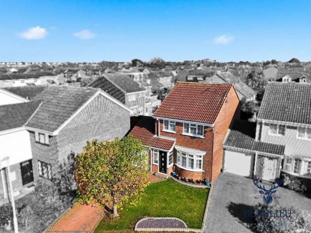 3 bedroom link detached house for sale