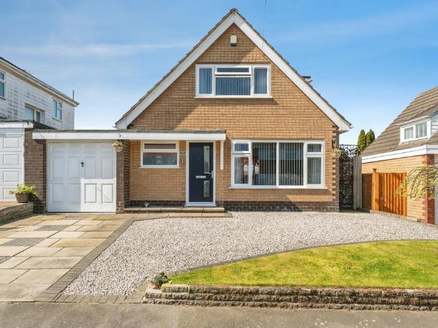 3 bedroom link detached house for sale