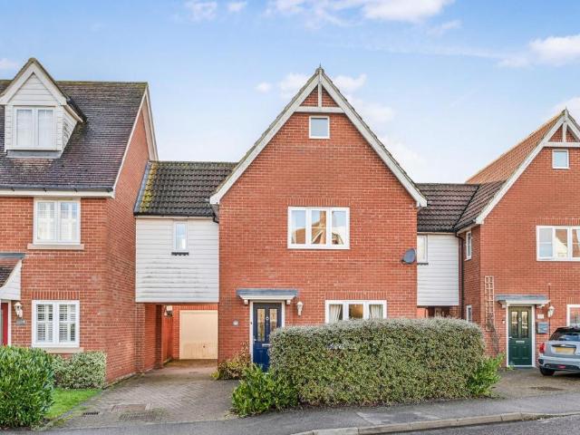 3 bedroom link detached house for sale