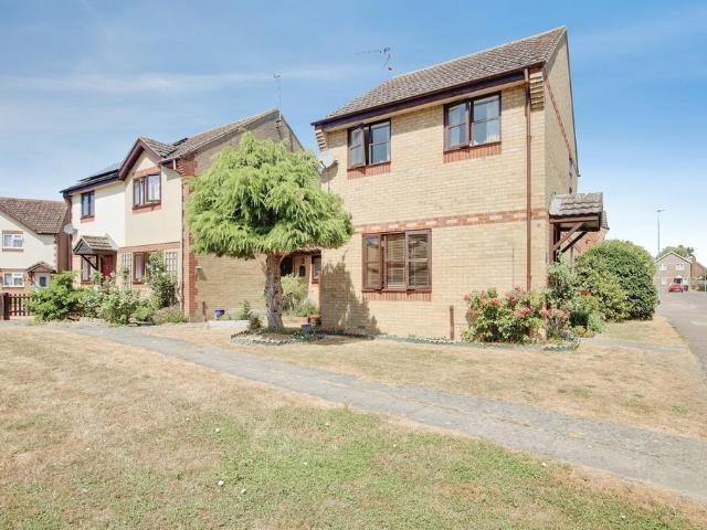 3 bedroom link detached house for sale
