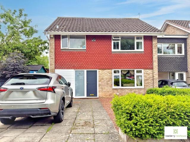 3 bedroom link detached house for sale