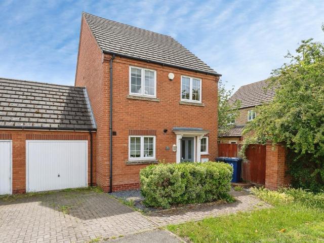3 bedroom link detached house for sale