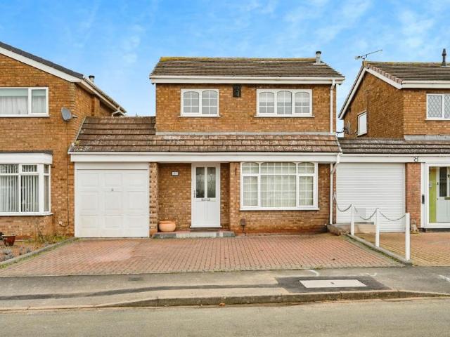 3 bedroom link detached house for sale
