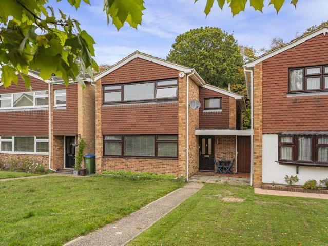 3 bedroom link detached house for sale