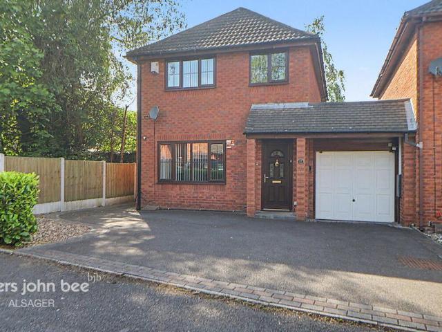 3 bedroom link detached house for sale
