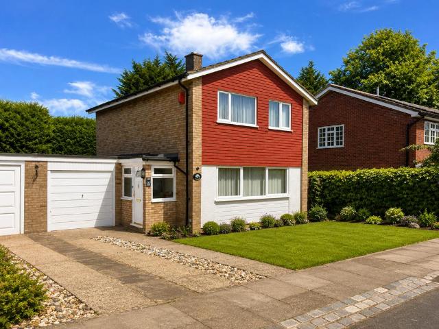3 bedroom link detached house for sale