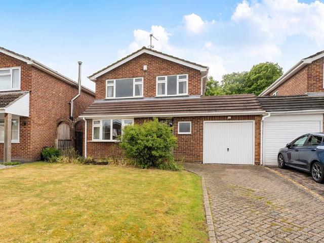 3 bedroom link detached house for sale