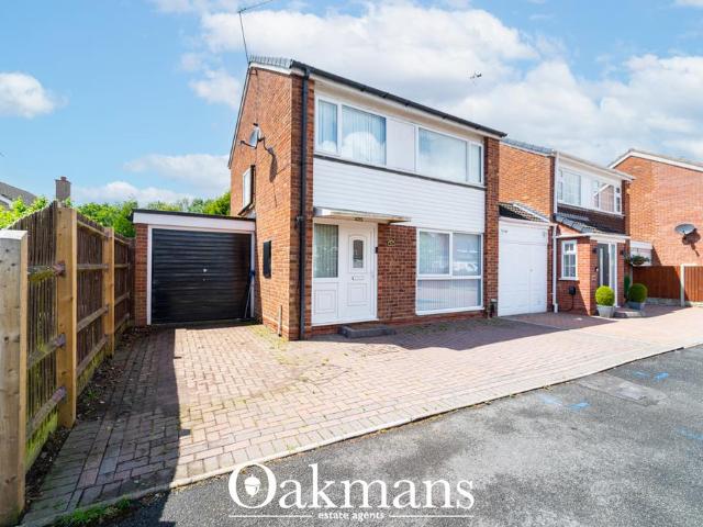 3 bedroom link detached house for sale