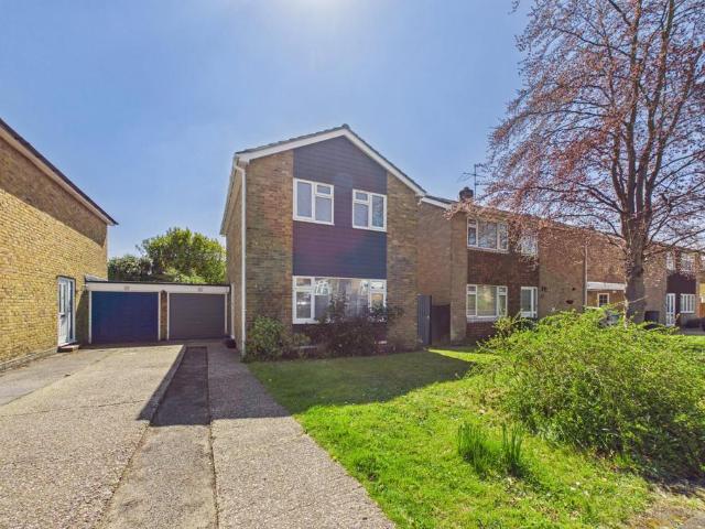 3 bedroom link detached house for sale