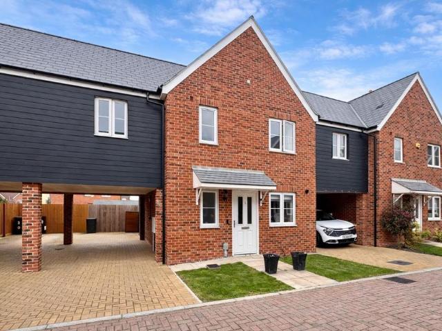 3 bedroom link detached house for sale