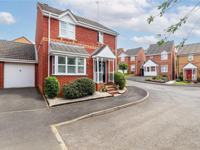 3 bedroom link detached house for sale