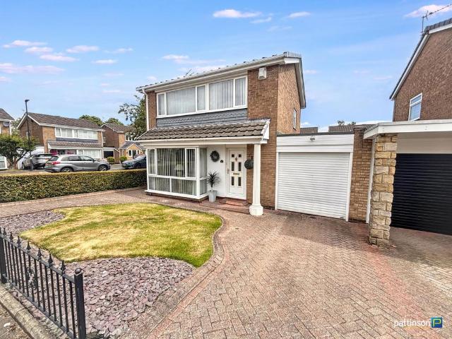 3 bedroom link detached house for sale