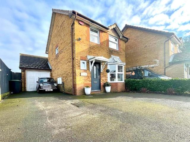 3 bedroom link detached house for sale