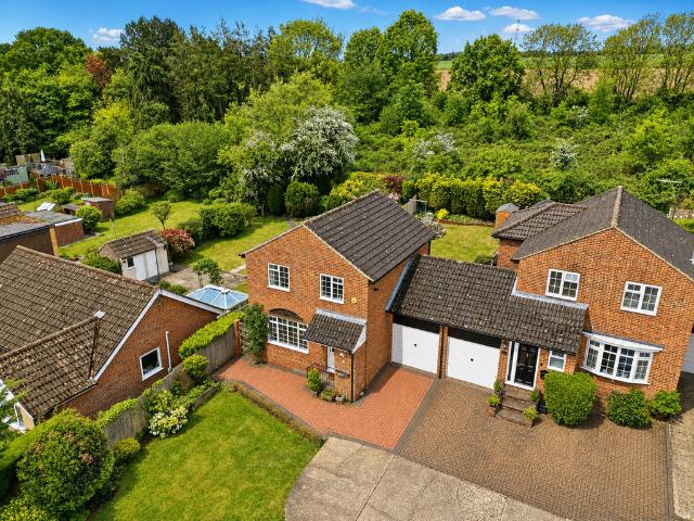 3 bedroom link detached house for sale