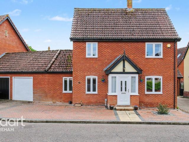 3 bedroom link detached house for sale
