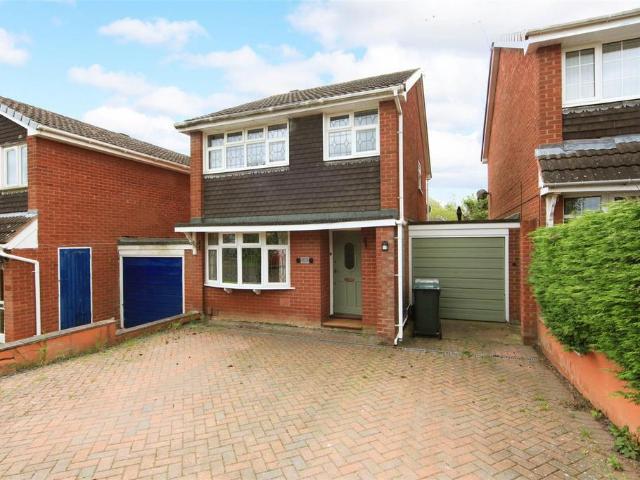 3 bedroom link detached house for sale