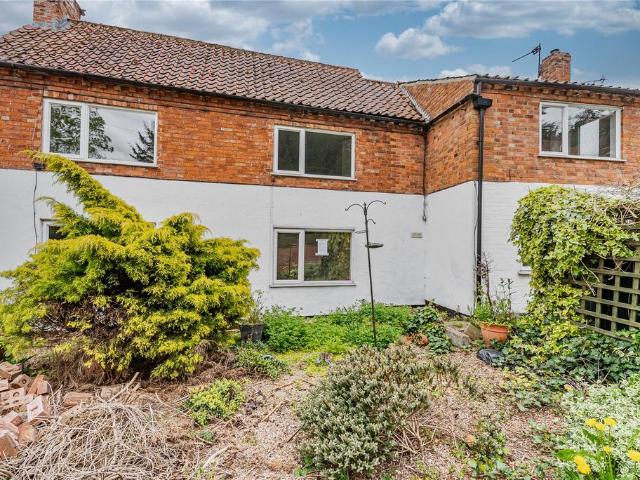 3 bedroom link detached house for sale