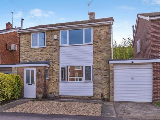 3 bedroom link detached house for sale