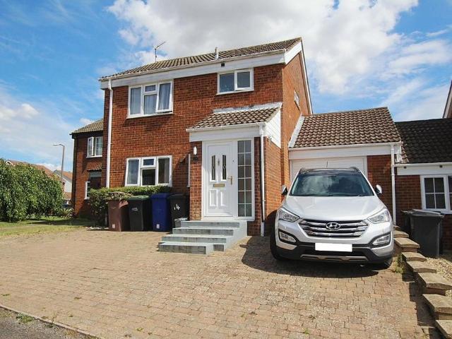 3 bedroom link detached house for sale