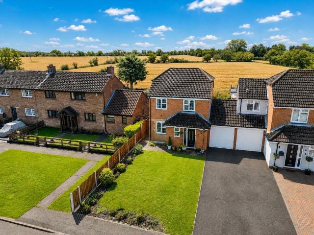 3 bedroom link detached house for sale