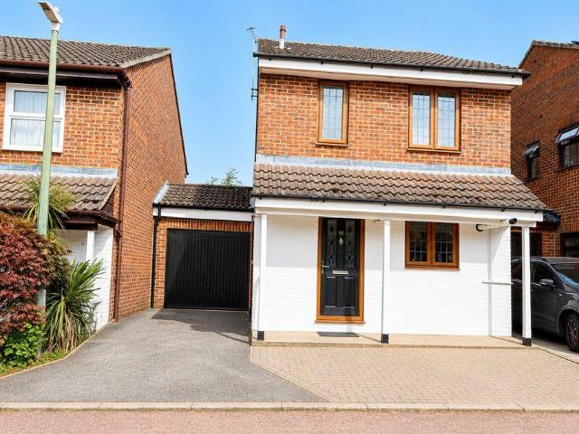 3 bedroom link detached house for sale