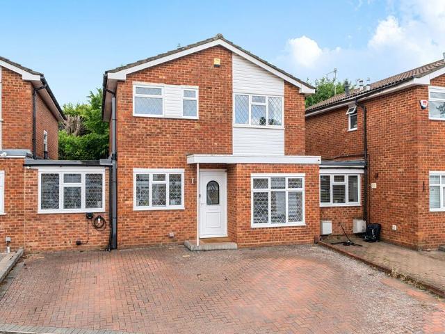 3 bedroom link detached house for sale
