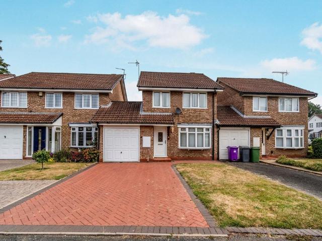 3 bedroom link detached house for sale