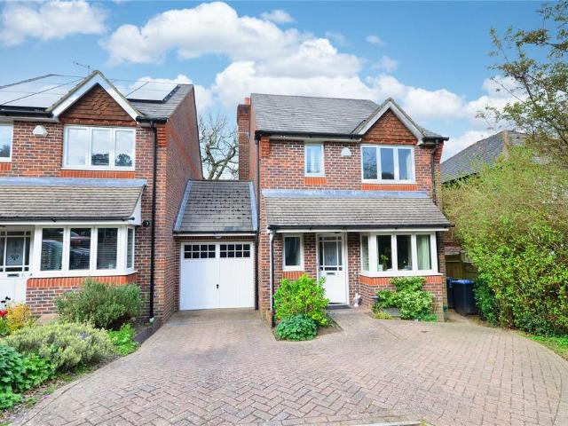 3 bedroom link detached house for sale