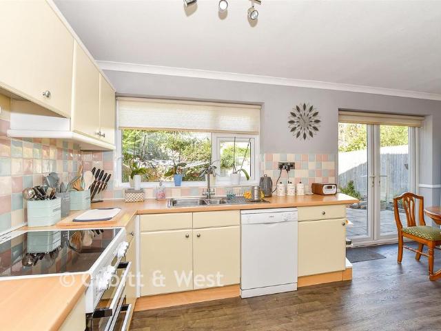 3 bedroom link detached house for sale