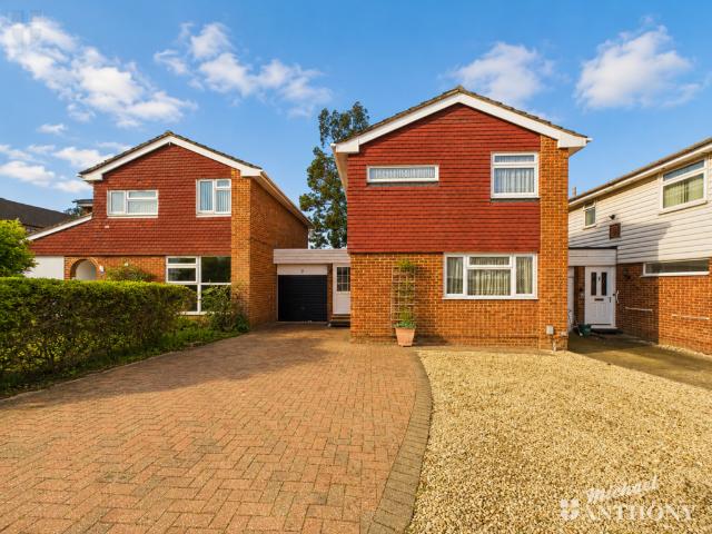 3 bedroom link detached house for sale