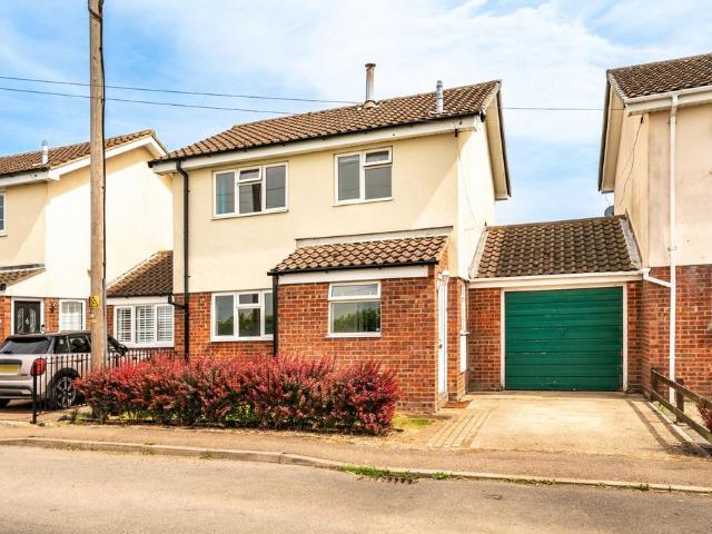 3 bedroom link detached house for sale