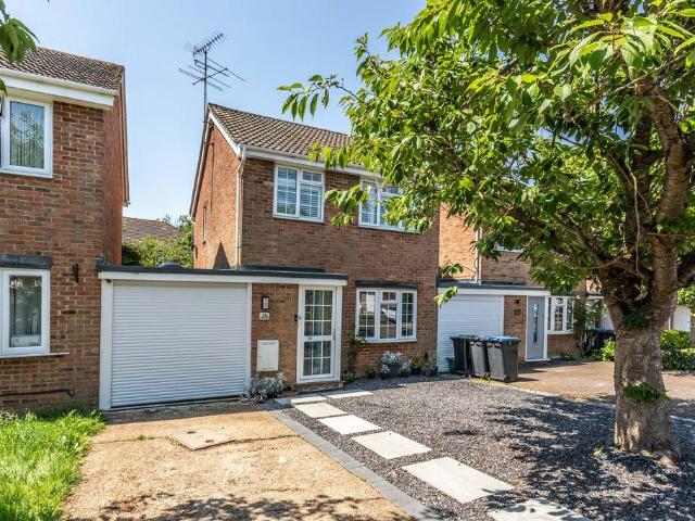 3 bedroom link detached house for sale