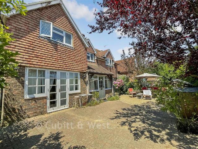 3 bedroom link detached house for sale