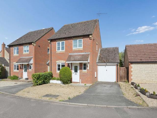 3 bedroom link detached house for sale