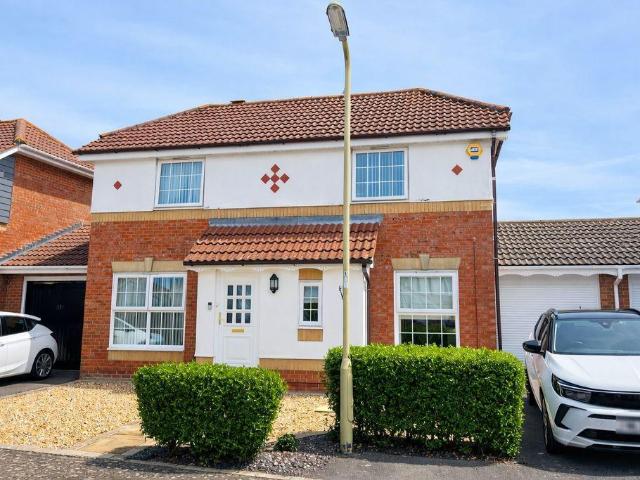 3 bedroom link detached house for sale
