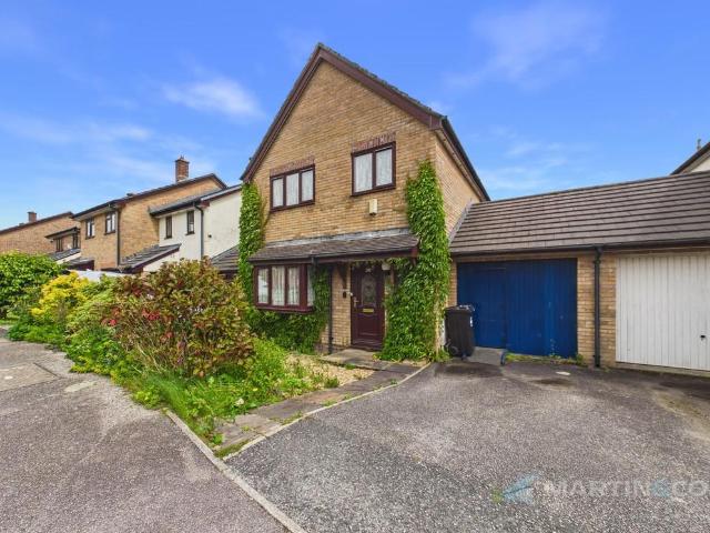 3 bedroom link detached house for sale