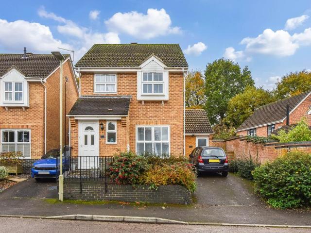 3 bedroom link detached house for sale