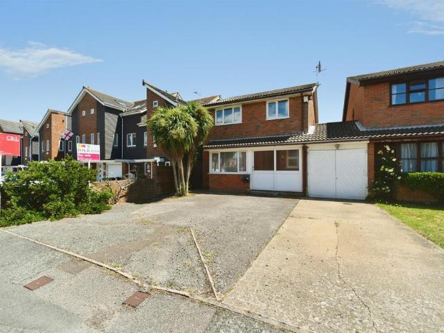 3 bedroom link detached house for sale