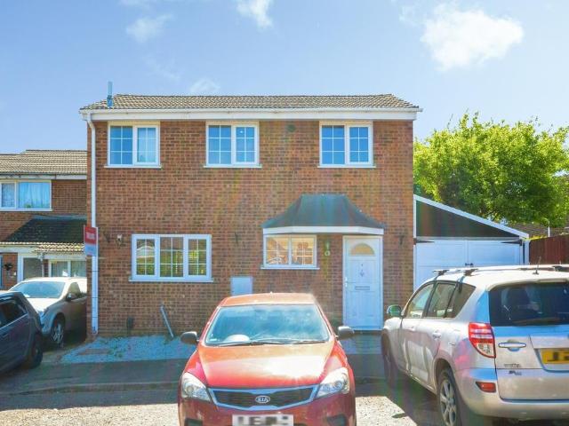 3 bedroom link detached house for sale