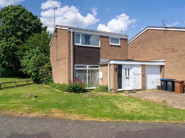 3 bedroom link detached house for sale