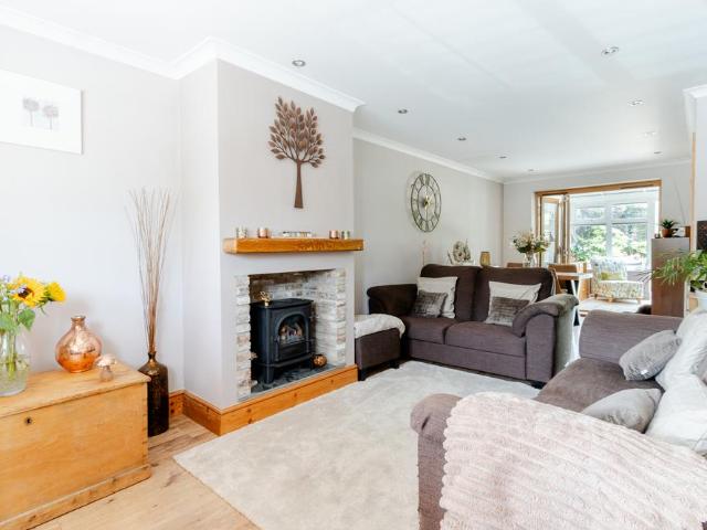 3 bedroom link detached house for sale